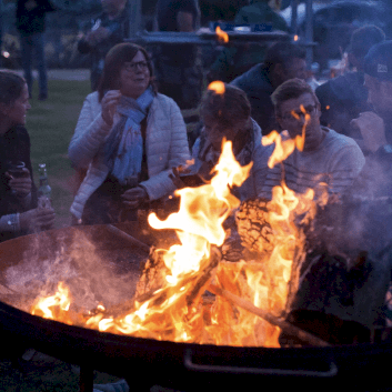 Houten tafels en stoelen huren - Woodfest Events