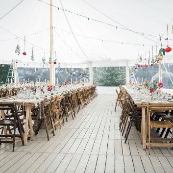 Houten tafels en stoelen huren - Woodfest Events