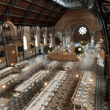 Houten tafels en stoelen huren - Woodfest Events